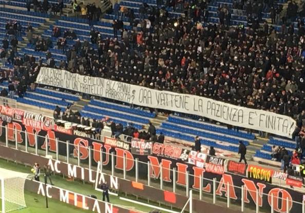 Milan, Curva Sud contro Donnarumma: "Vattene, pazienza finita!" - FOTO