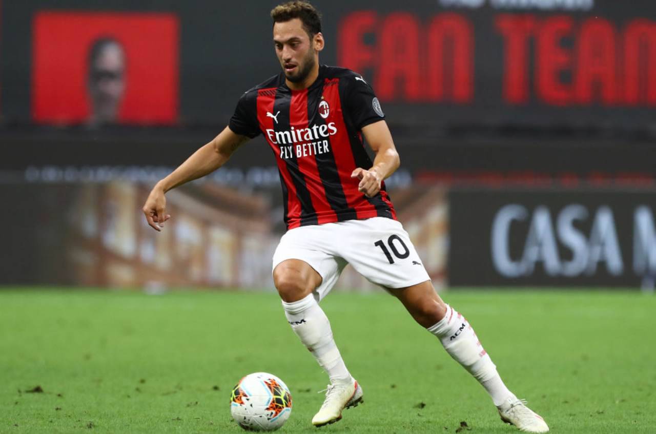Milan, Calhanoglu premiato dall'AIC: miglior giocatore di luglio