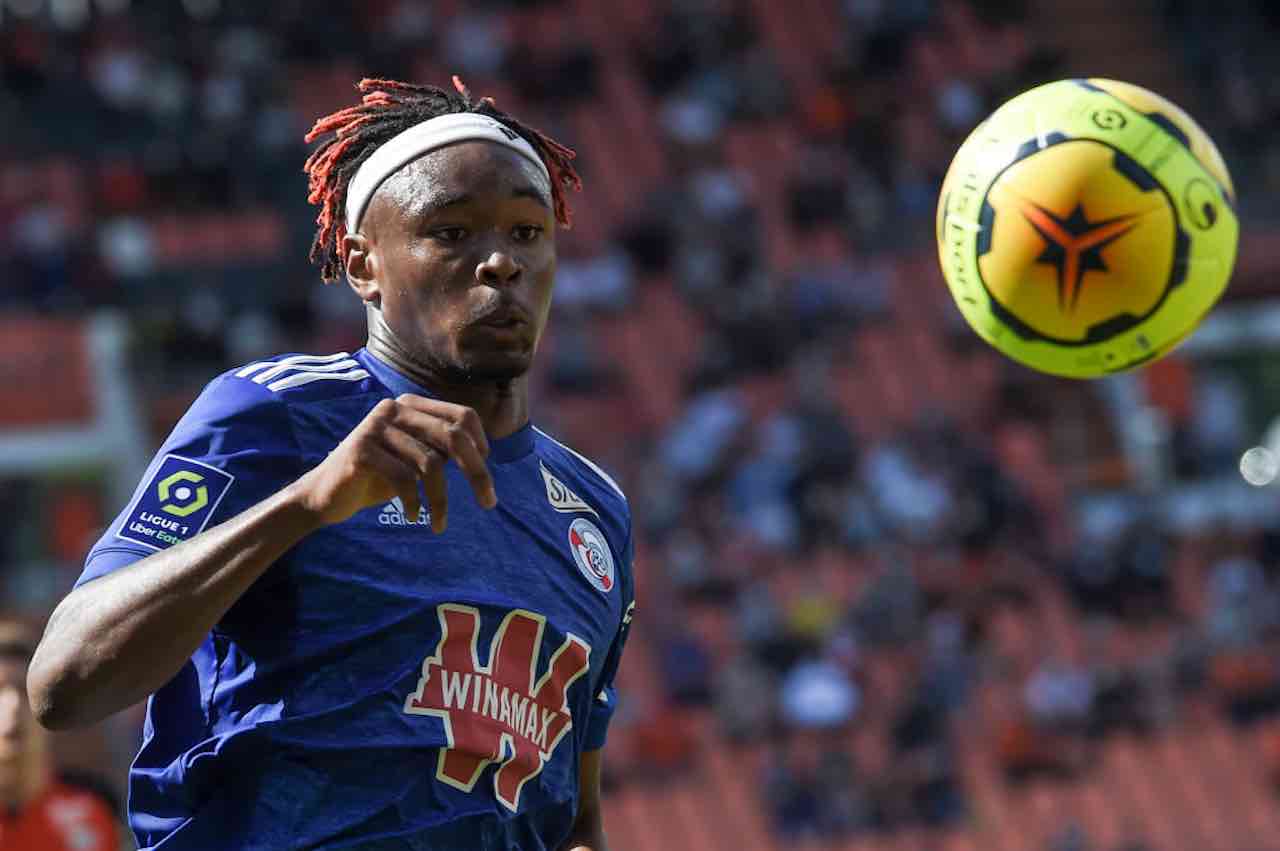 Simakan Milan: caratteristiche tecniche, ruolo e carriera