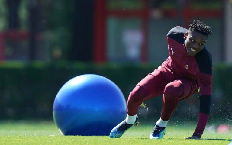 Leao, super rovesciata in allenamento: compagni e tifosi impazziscono ...