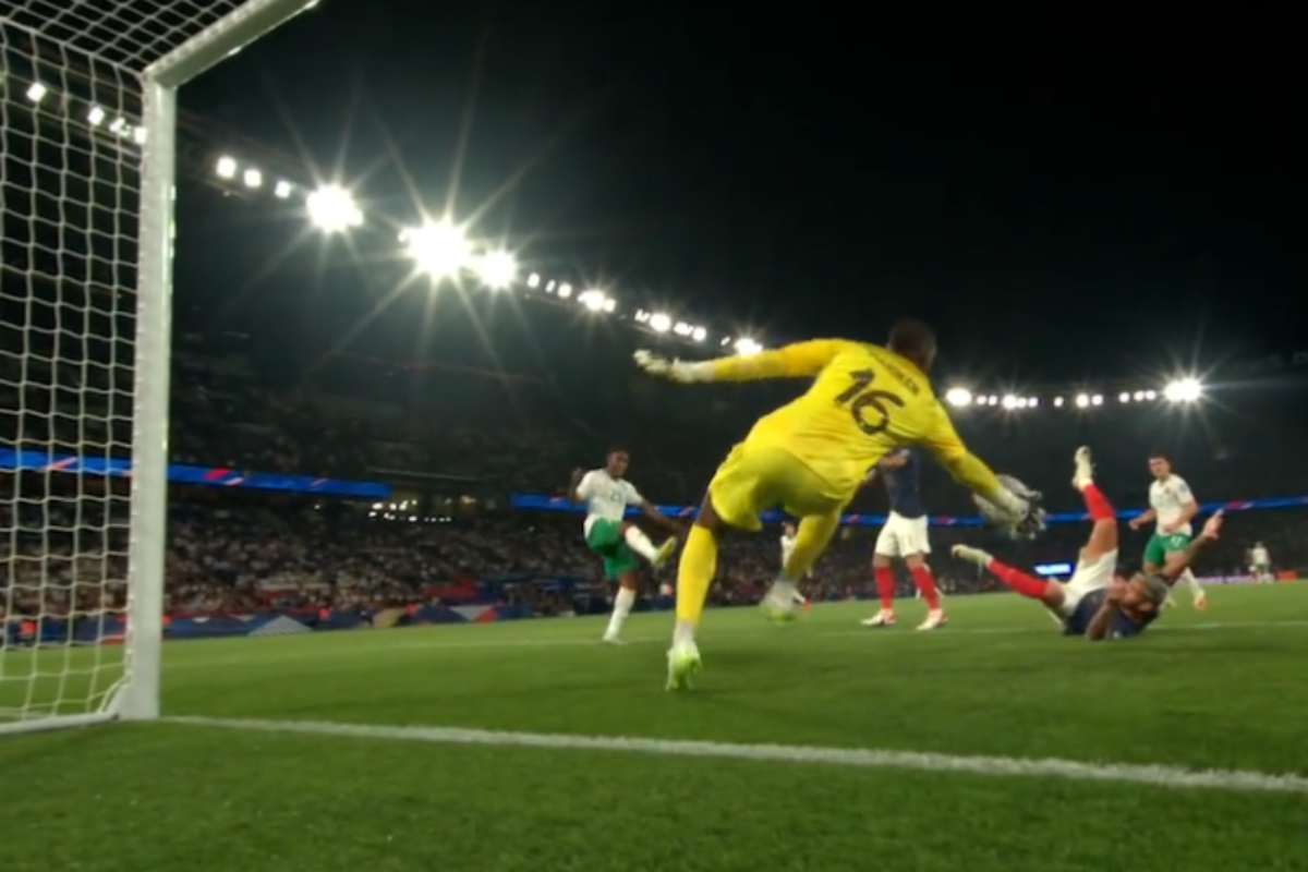 Maignan, la Francia lo celebra per la super parata: "Grazie Mike" (VIDEO)