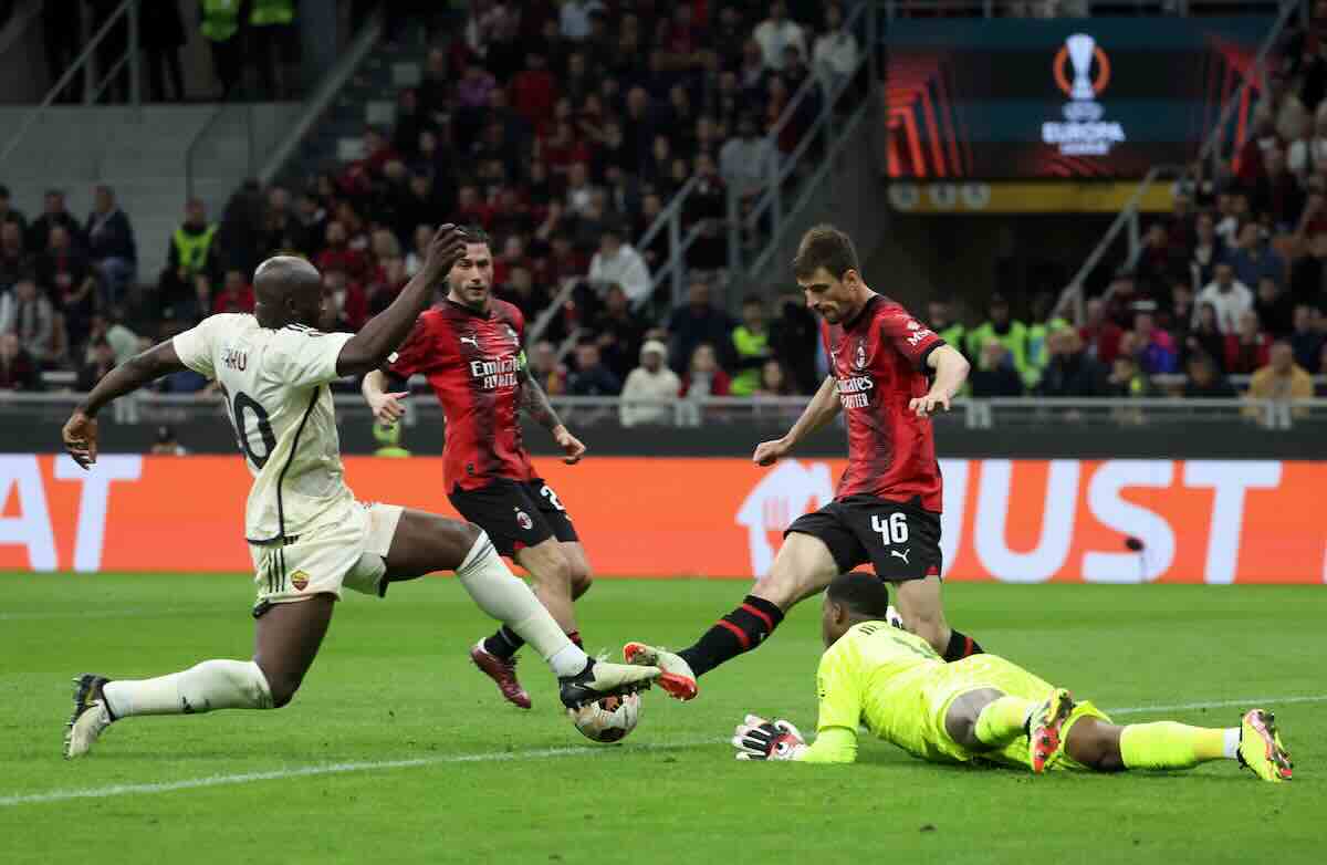 Milan-Roma 0-1, pagelle e tabellino: Gabbia annulla Lukaku, Leao stecca ... Milan-Roma 0-1, pagelle e tabellino: Gabbia annulla Lukaku, Leao stecca ...